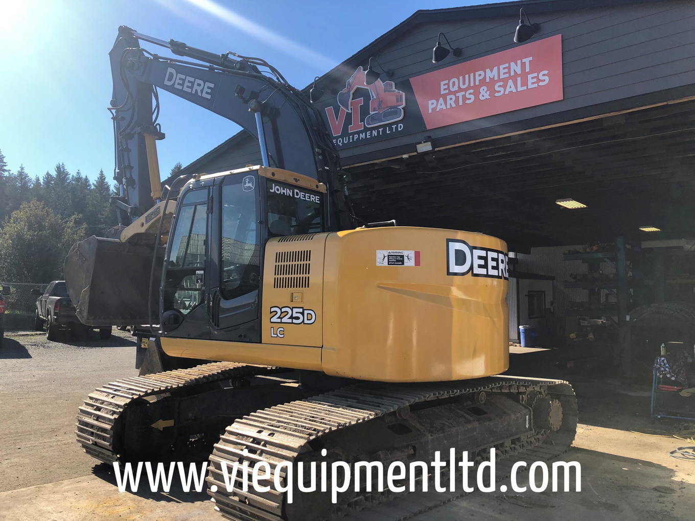 John Deere 225D Excavator | VI Equipment