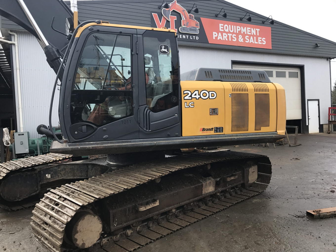 John Deere 240D LC Excavator | VI Equipment