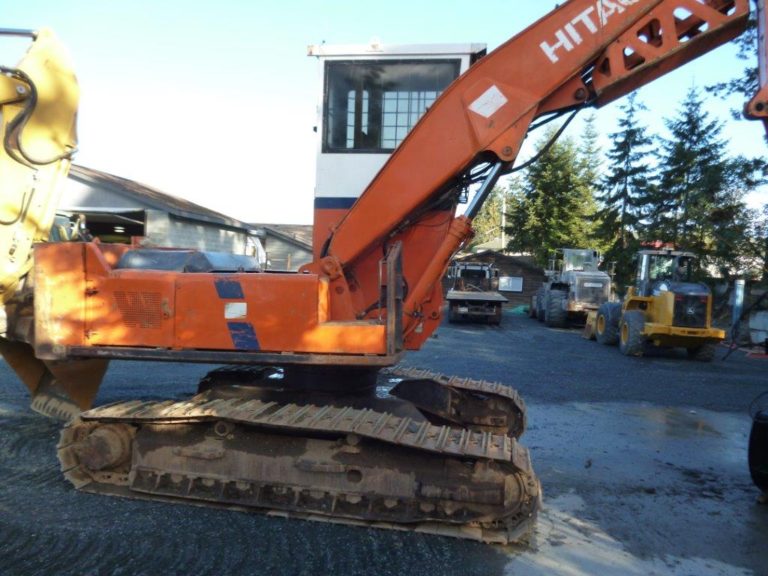 Hitachi EX 270-5 Log Loader | VI Equipment Ltd.